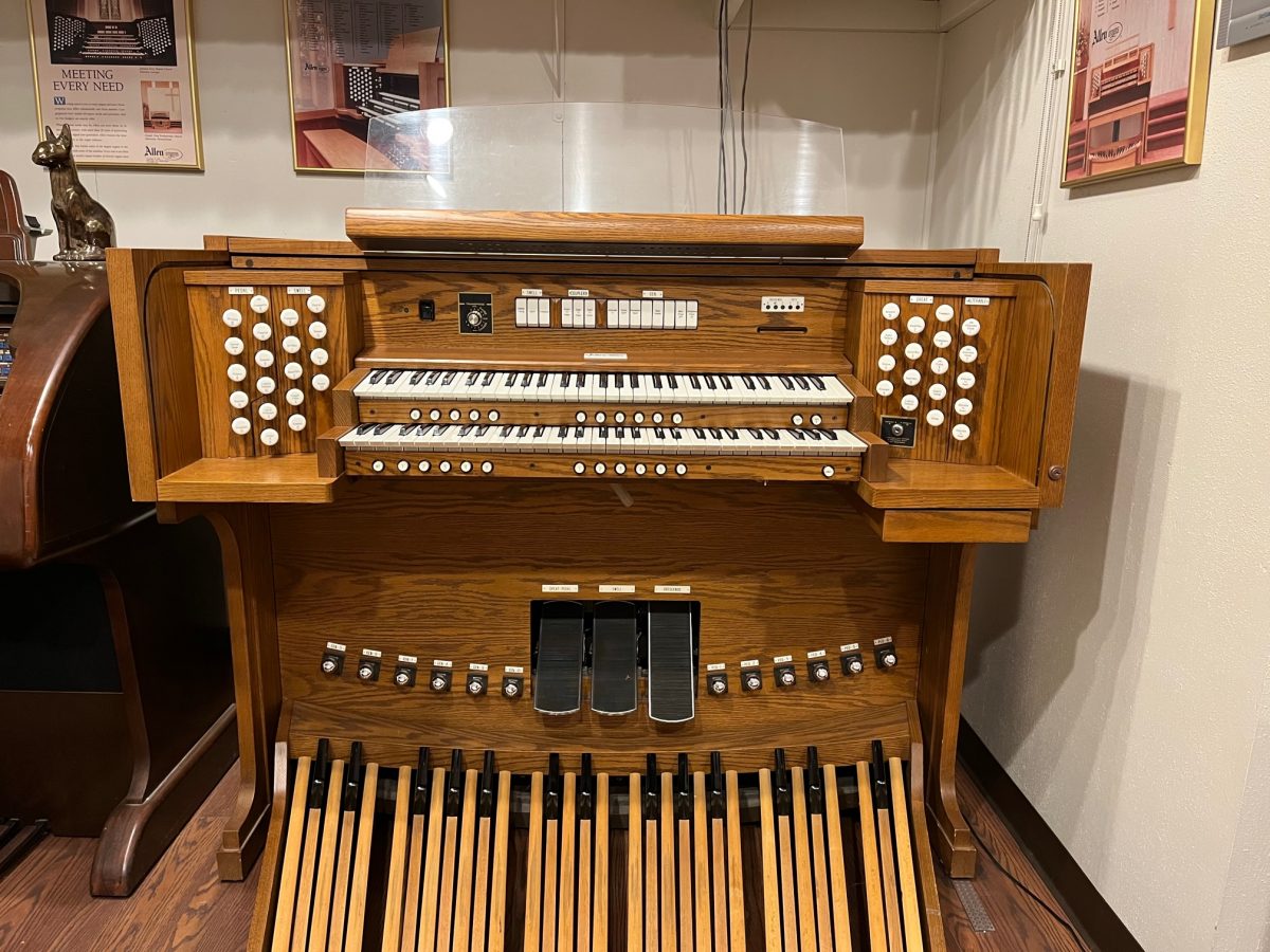 Pre-owned organs and digital pianos – Organ Stop/San Diego – Allen ...