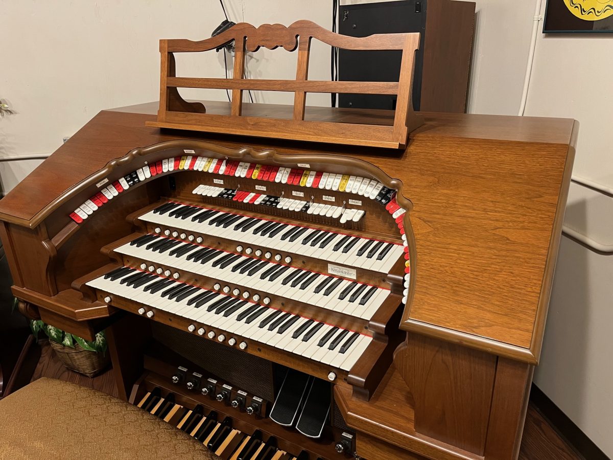 Pre-owned organs and digital pianos – Organ Stop/San Diego – Allen ...