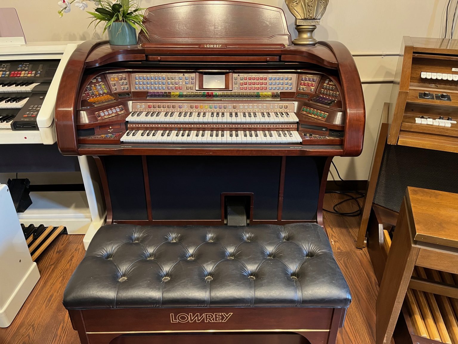 Pre-owned organs and digital pianos – Organ Stop/San Diego – Allen ...